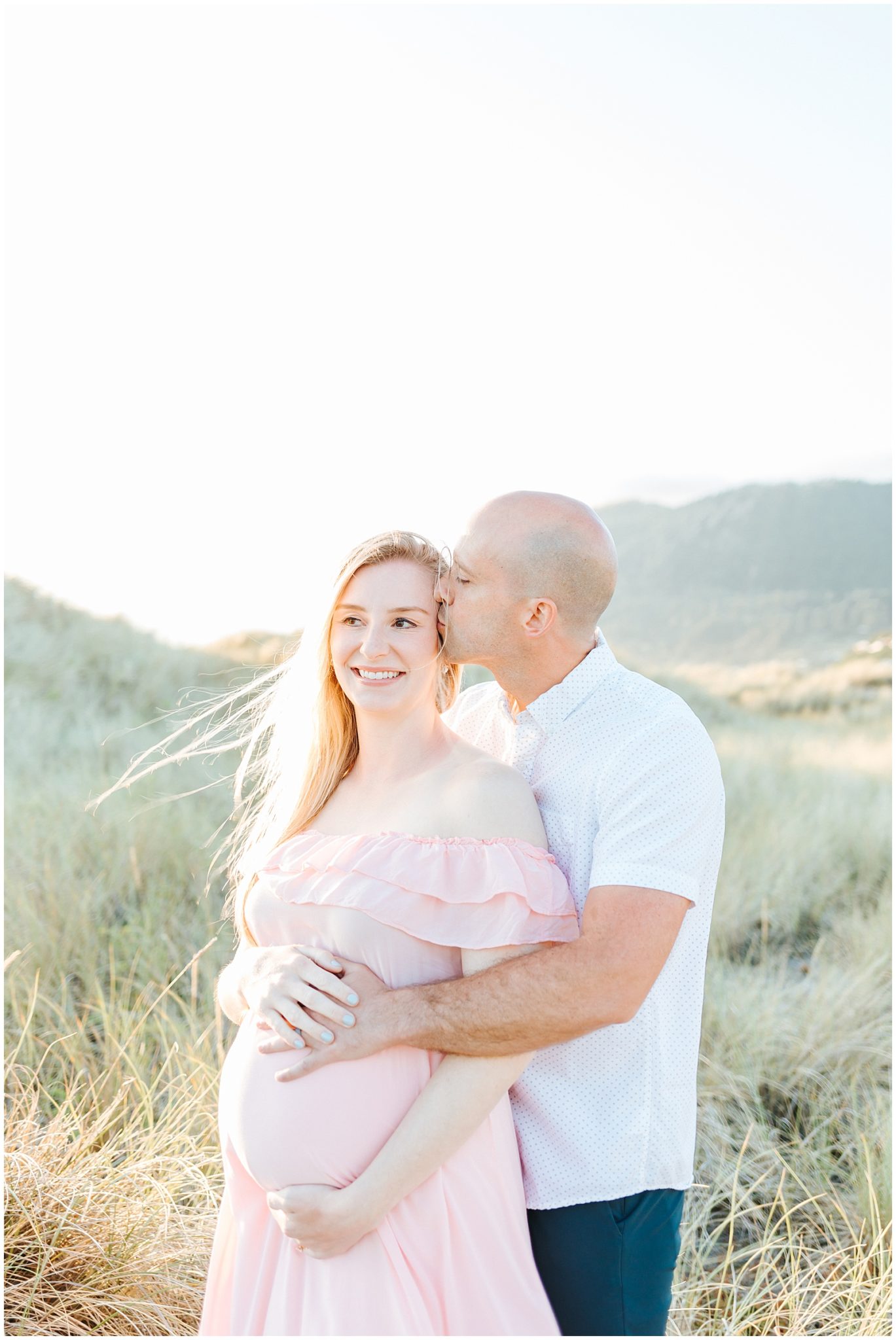 Oregon Coast Beach Maternity Session - karlianddavid.com