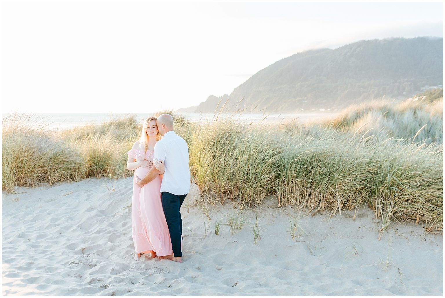 Oregon Coast Beach Maternity Session - karlianddavid.com