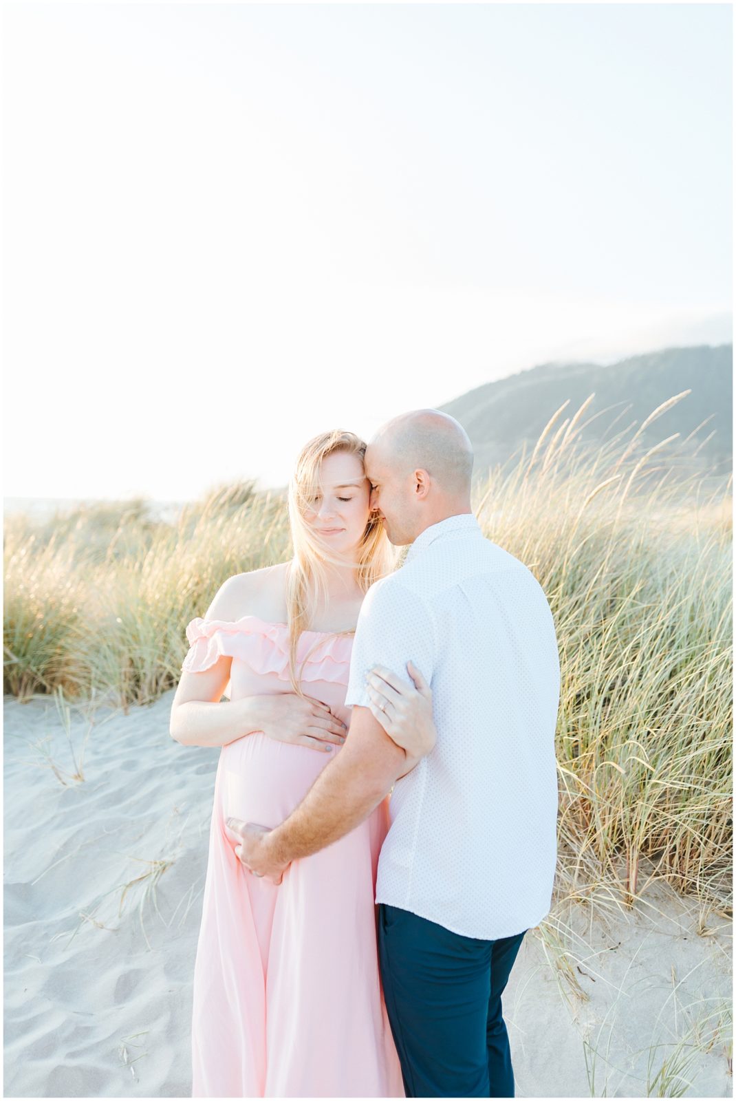 Oregon Coast Beach Maternity Session - karlianddavid.com